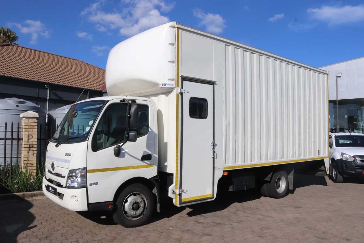HINO 300 916 LWB (FE3) A/T F/C C/C 2024 - S4 Auto